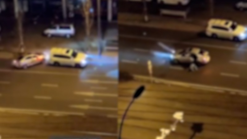 成都街头一越野车倒车碰撞小车,警方:已有监控有视频,正在处理