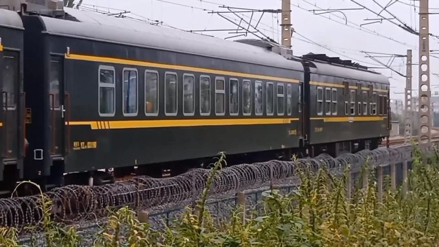 #铁路摄影 #拍火车 #交通强国铁路先行 SS9G牵引K1068驶过