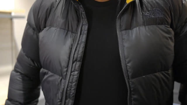 为啥同样品质的羽绒服,专柜卖2000多,网购却只用500不到?