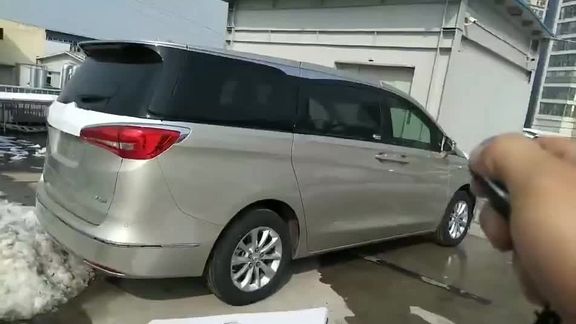 别克Gl8电动移动门