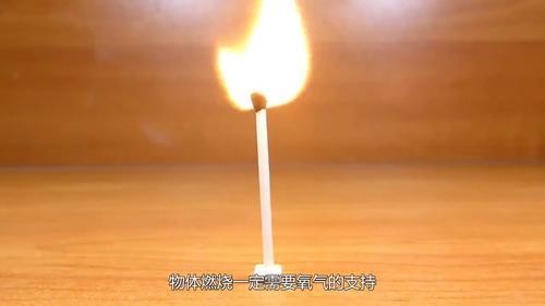 小伙作死点燃氧气罐,爆炸的瞬间,场面太壮观了