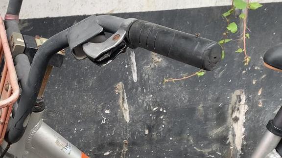 ...共享单车坐垫被插针、刹车遭破坏,出现安全事故...