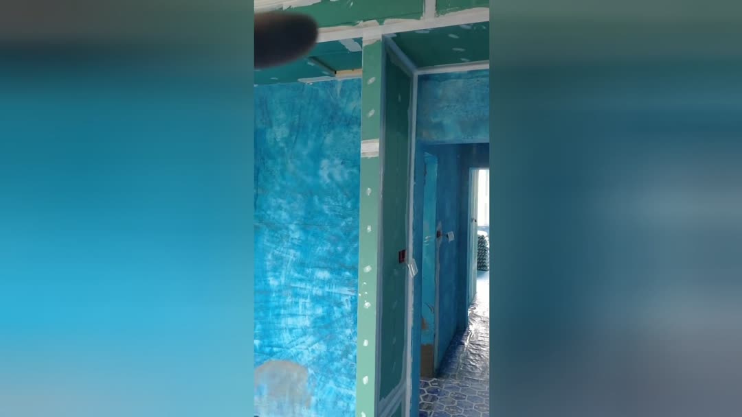 卧室衣柜如何放置?这个是在侧面加了石膏板隔墙,灯具空调开关移到...