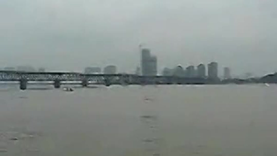 《钱塘江大潮视频》