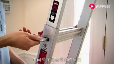 老外发明最安全的梯子,任何地方都能轻松卡住不摇晃,无需人扶了