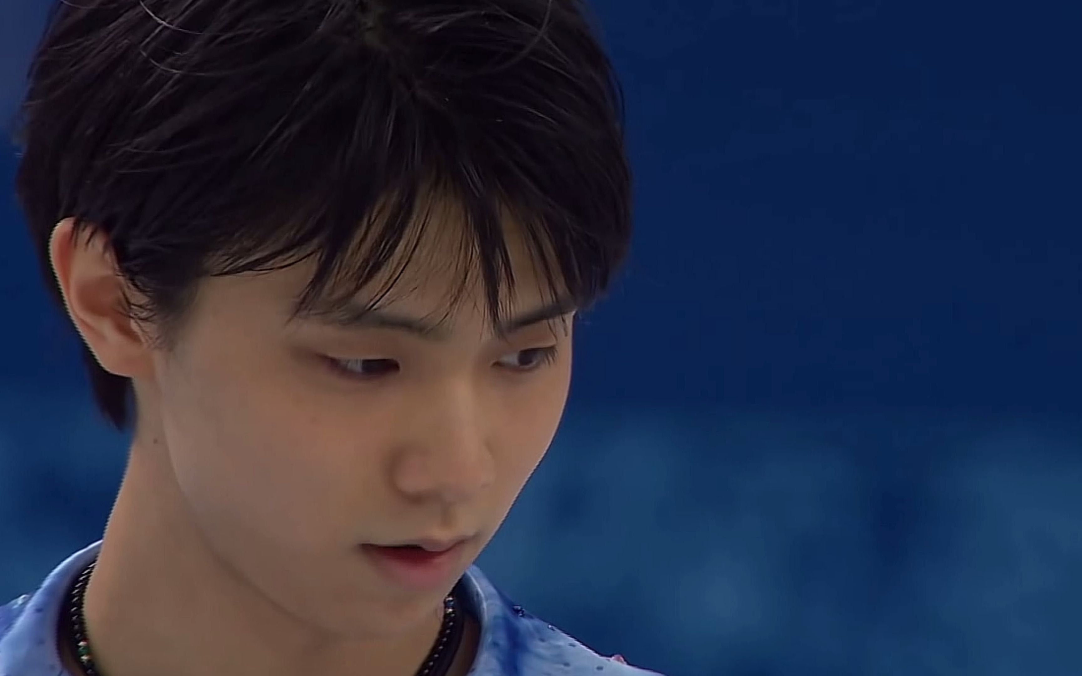 羽生结弦在2014年索契冬奥会男子花样滑冰项目中的短节目表演中...