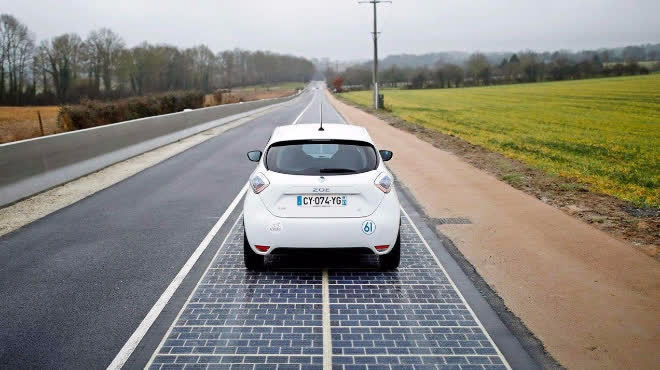 把充电宝埋在公路下,汽车经过就能充电,以后不用加油了!