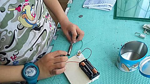 探究物体的导电性实验2