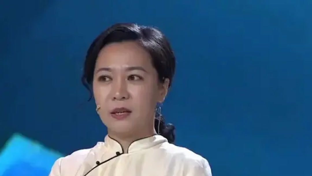 美女飞行设计师登场,用诗词自我介绍,分享日常生活丨奇妙的诗词