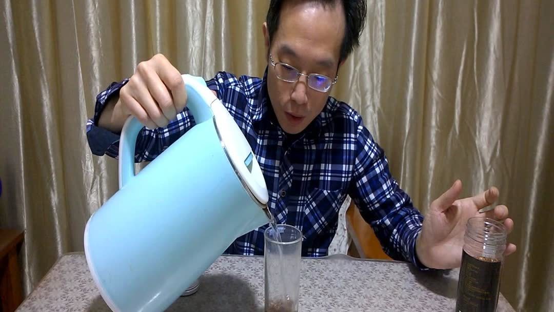 试喝四川凉山特产黑苦荞茶,这是正宗的"粮"茶领导品牌吗