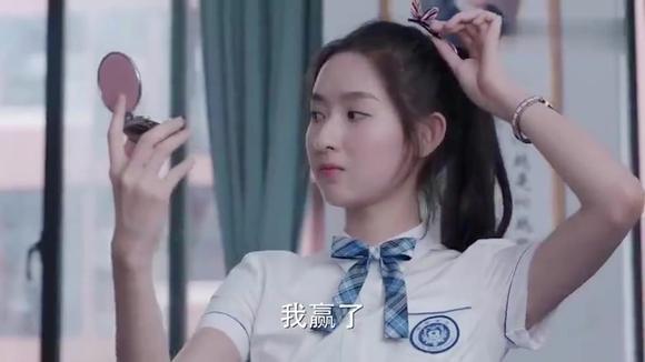 钱三一把计算器造成游戏机,不料同学们羡慕极了,不愧是学霸