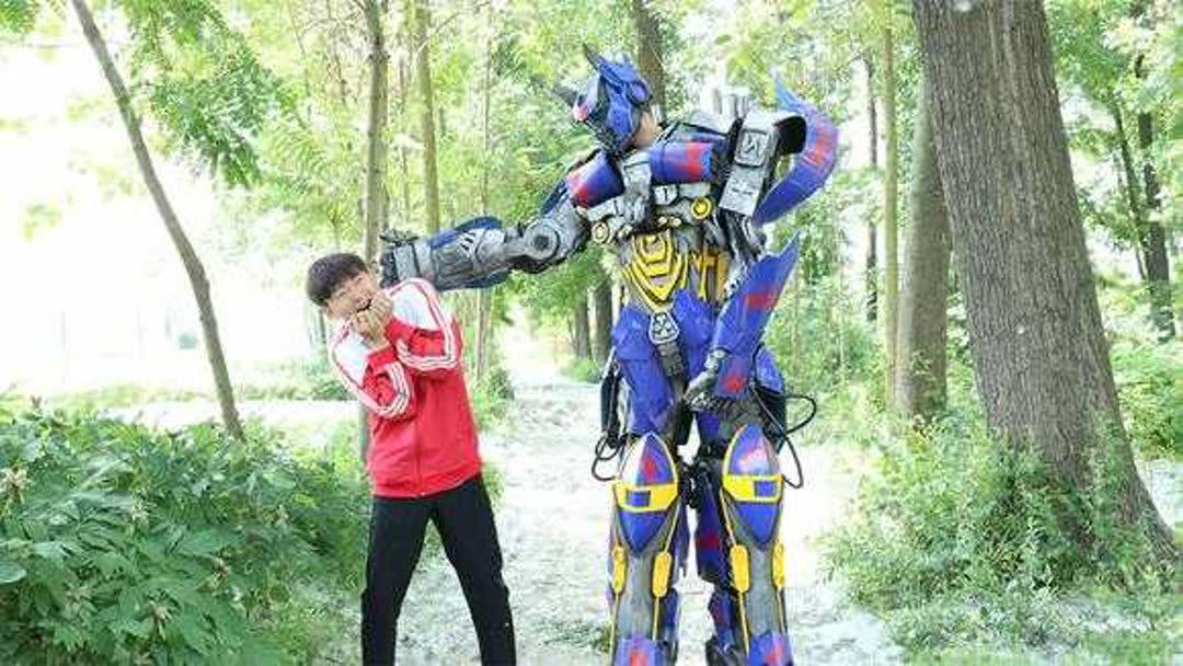 擎天柱1:冬冬偶遇擎天柱,接下来会发生什么神奇的事情呢?