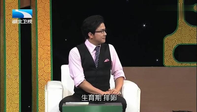 专家现场用图示讲解女性卵巢的功能及作用