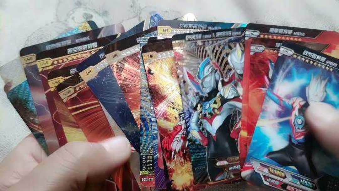 给粉丝准备了一些奥特曼卡片稀有满星绝版的都有,小伙伴有要的吗