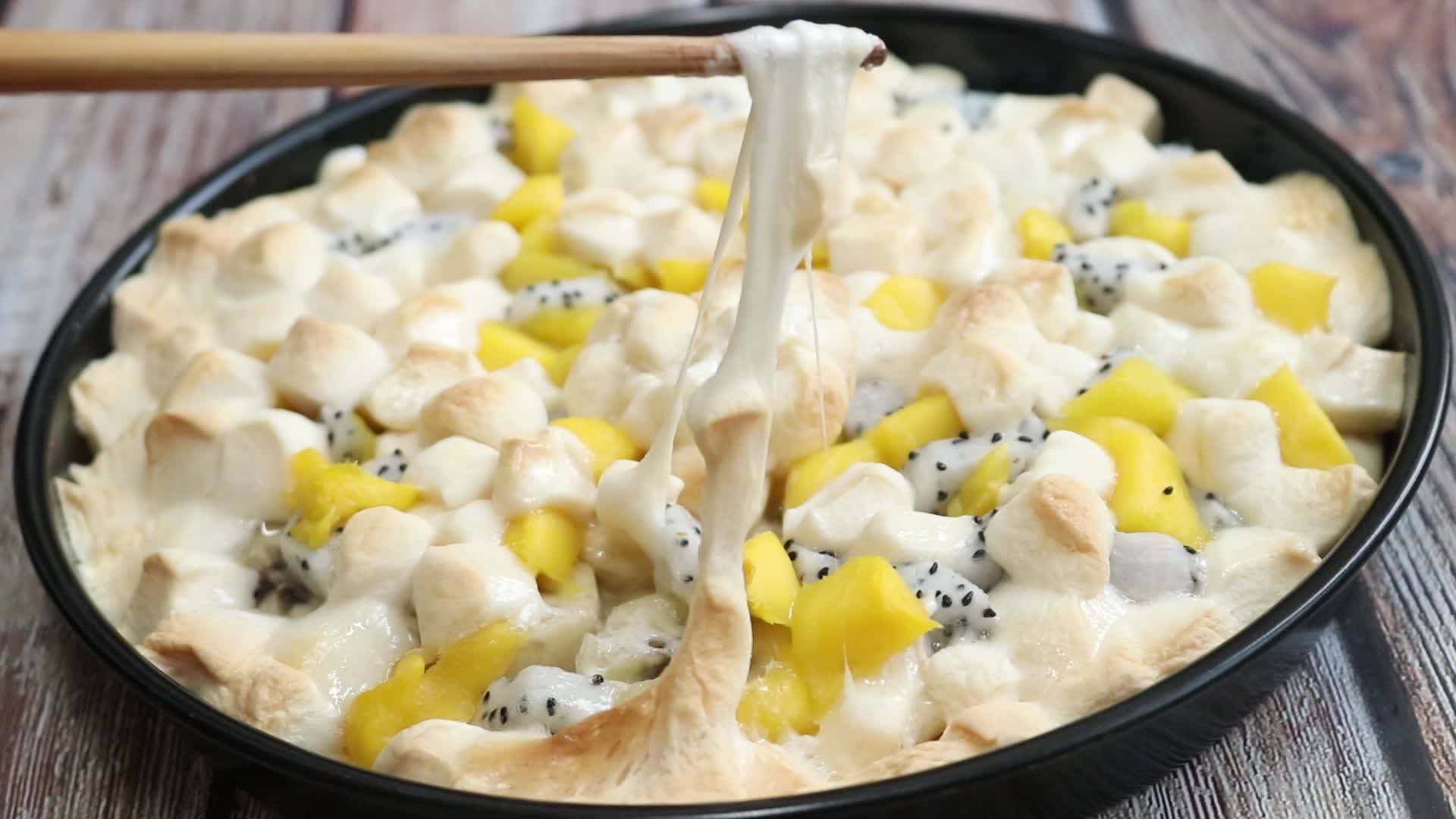 美食分享:想吃披萨不用买,试试这个水果披萨,香甜可口