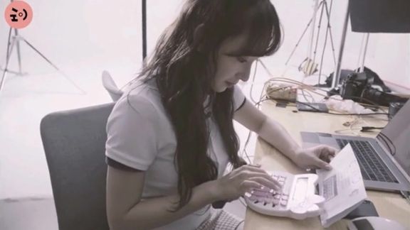 程潇用计算器弹奏《学猫叫》,超甜超可爱