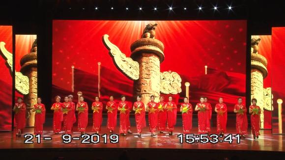 旗袍秀:五星红旗襄垣分会表演