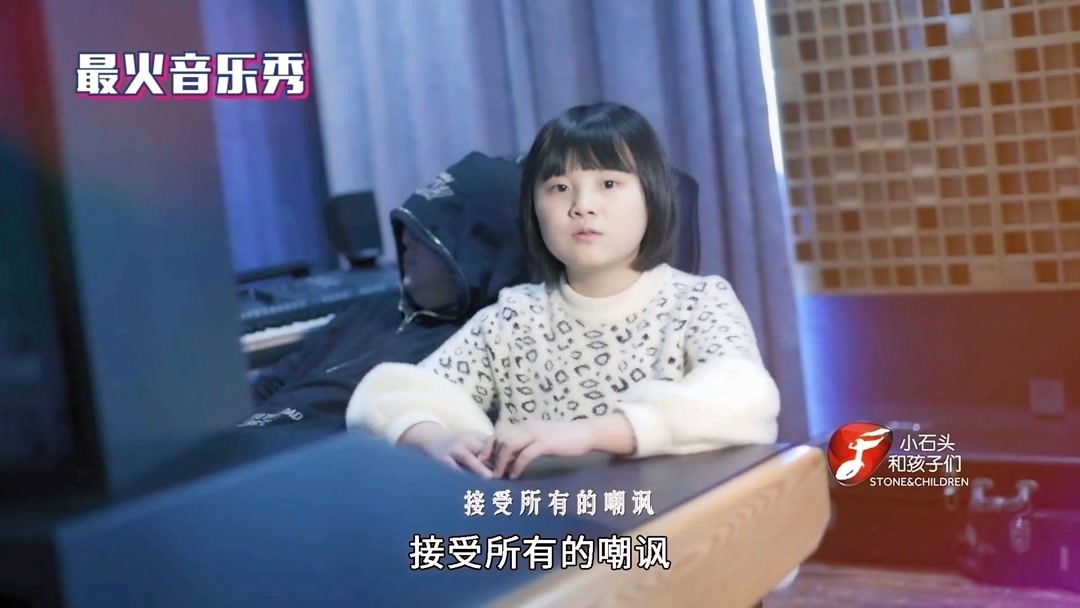 农村女孩韩甜甜又刷屏了!一首《你的答案》唱出心酸感,太励志了