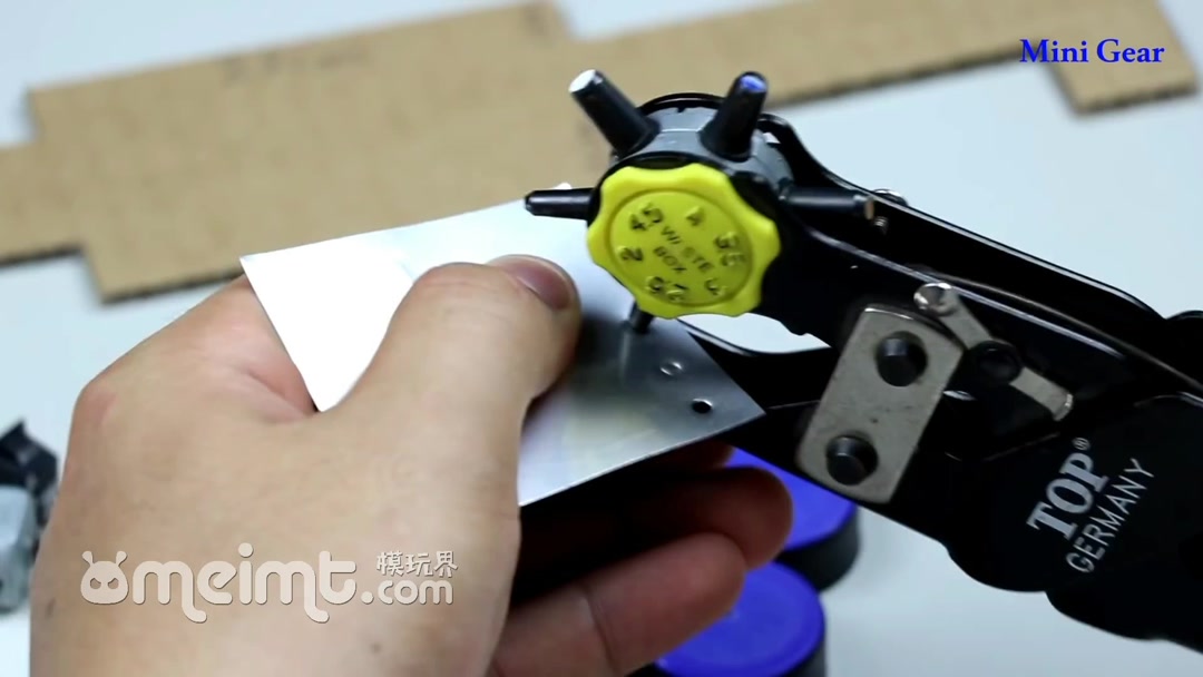 如何制作动力公交车