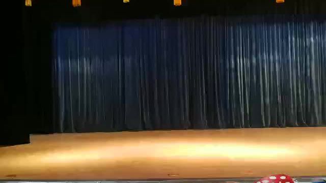 姑娘戏剧表演的节目真棒,为你点赞ߑ�ߑ�ߑ