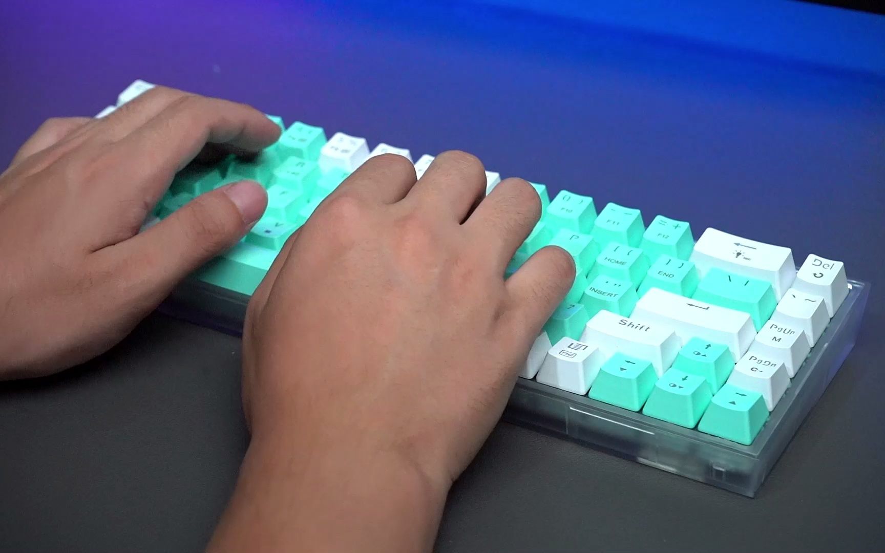 ...无线热插拔小键盘,定制亮晶晶轴体,透明外壳机械键盘——红龙TS68