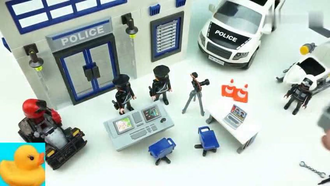 儿童益智启蒙:积木零件组装警察小房子小汽车和小飞机玩具