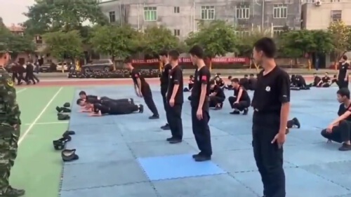 塔沟武校初学武功,勇气可嘉