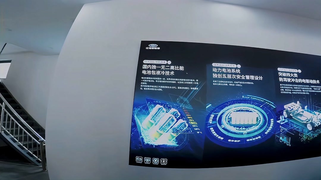 今天带大家看看看看江淮新能源店里边几款主力车型