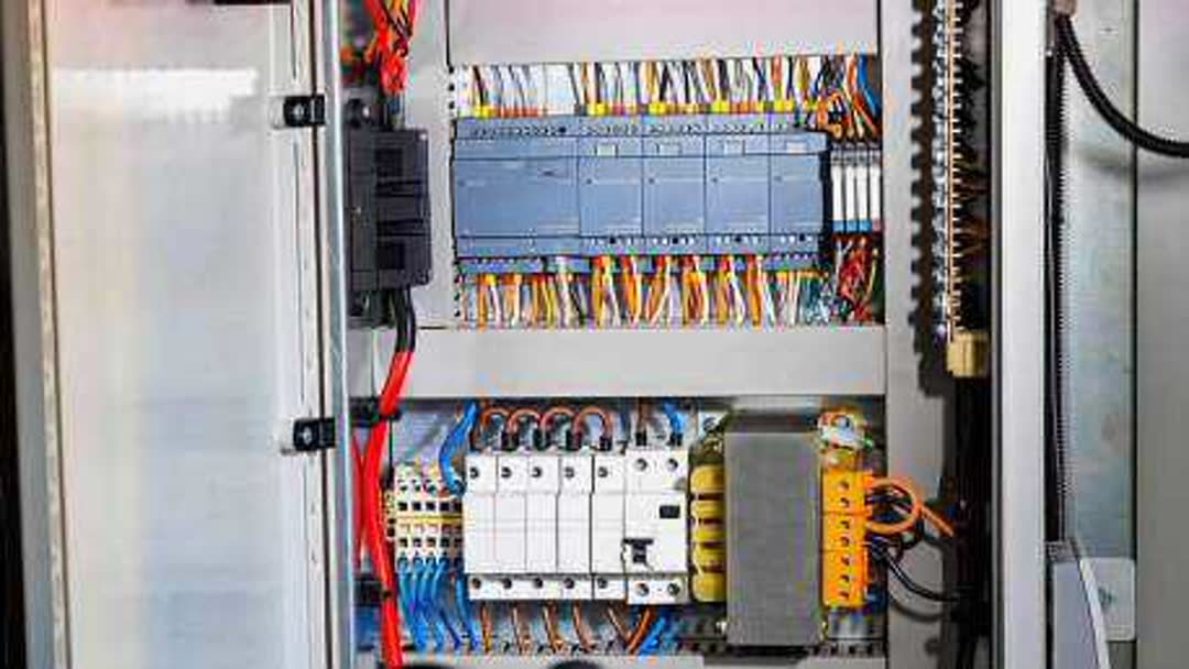变频器出了故障怎么办?其实有些故障换个小零件就可以了