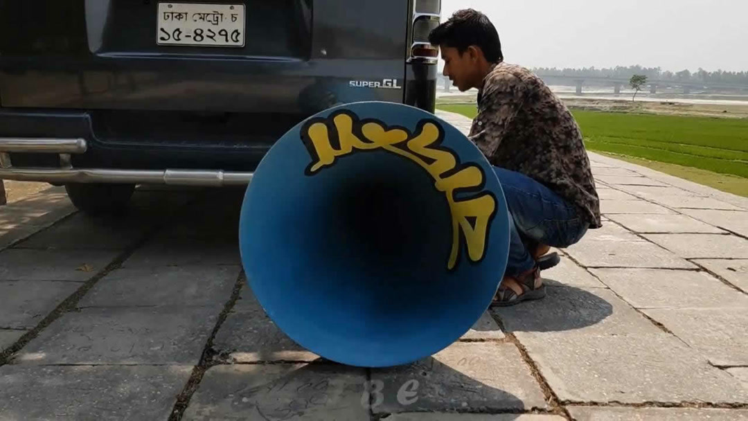 超大号的汽车排气消声器,效果非常显著!