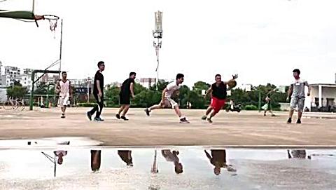 这个篮球投球太标准了, 篮球高手啊