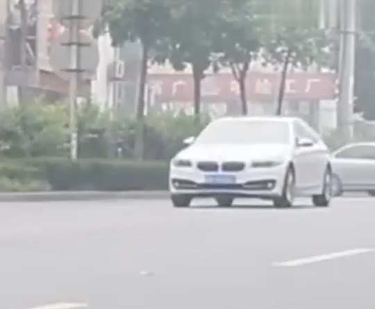 汽车蓄电池失效前的4个征兆,如果你还不懂,那只能等救援了