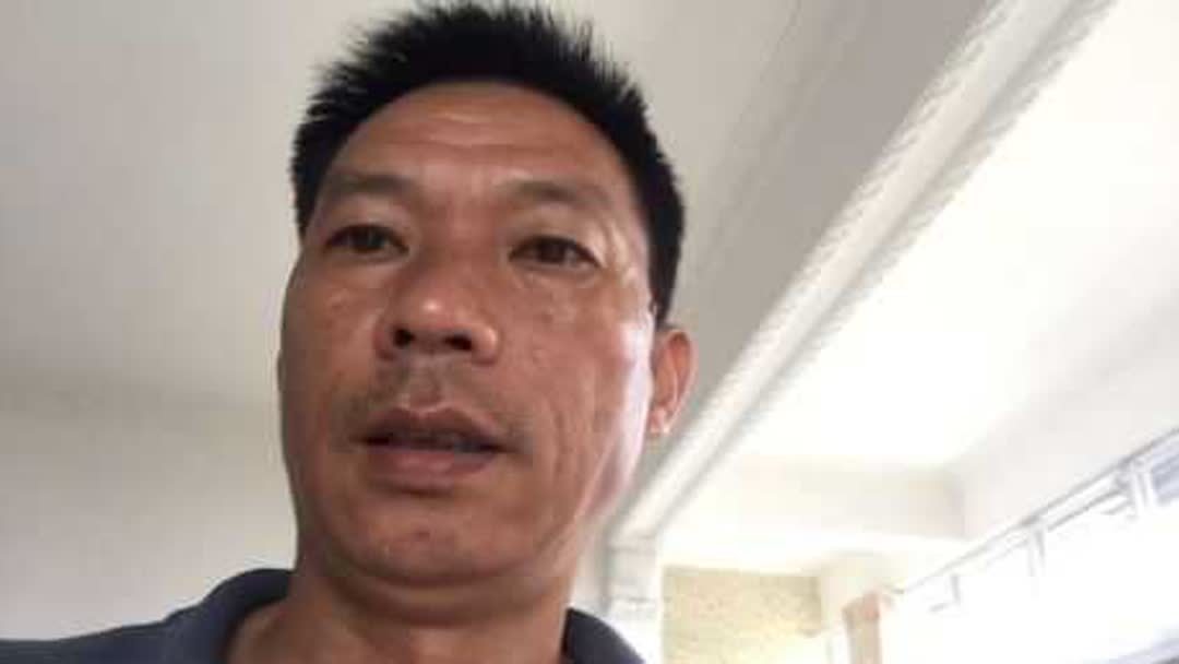 给鱼缸换水,老丁只用一根胶管轻松搞定,方法简单实用