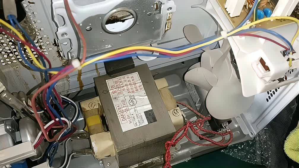 微波炉不工作维修就是这个磁控管烧坏了看看吧