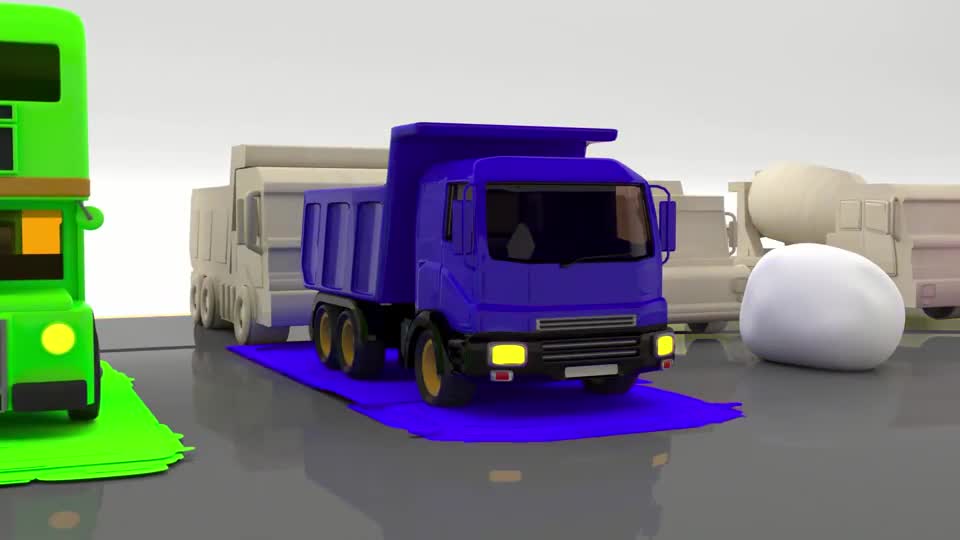 小朋友用橡皮泥做出大客车等小汽车