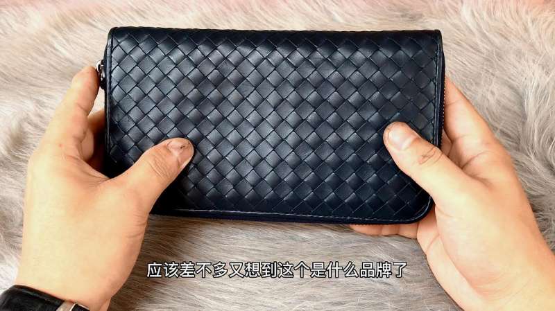 皮具护理:一款奢侈品BV手包,掉皮掉色后是怎么修复的