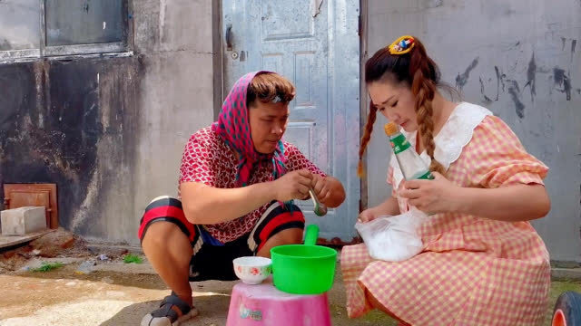 短剧:妈妈用白糖和白醋自制汽水,小芳说比买的都好喝