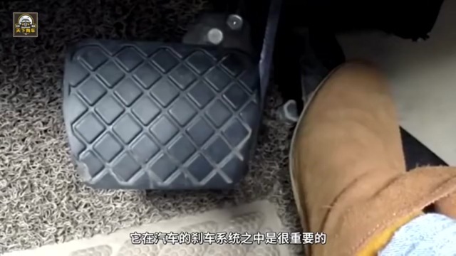 刹车片应该什么时候换?老司机:用这几个方法,一眼就...