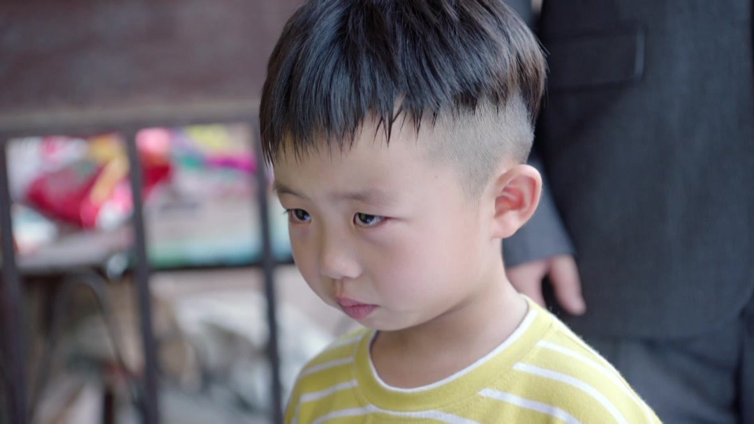 《执行利剑》刘建年幼的儿子要为父亲还债