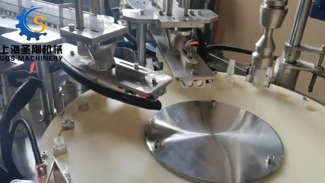 圣刚医用酒精消毒液灌装机 银离子喷雾灌装机 喷雾消毒液灌装机