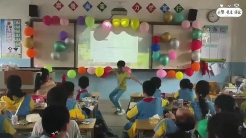 现在的小学生都会跳这种舞蹈了?