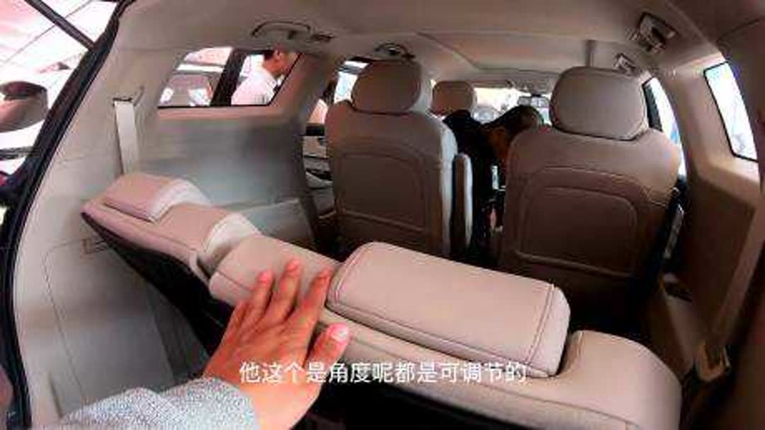 不到10万块买一辆大七座家用车,后排放倒还能当床睡,你说值不值