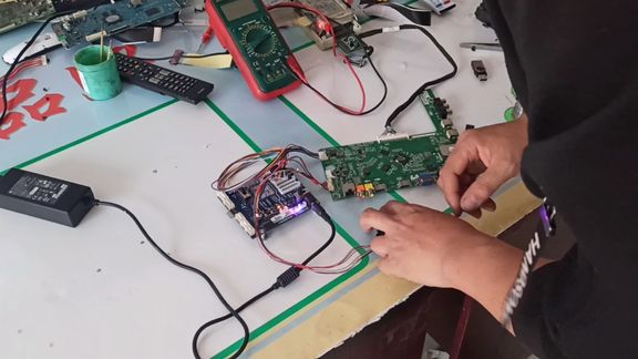 液晶电视蓝灯亮不开机?不一定是硬件坏了,一起来瞧瞧