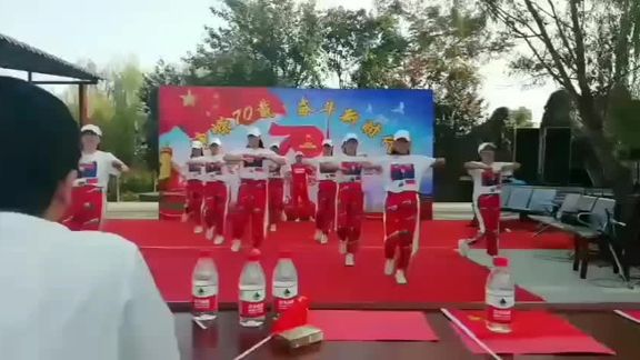 昨天下午城墙公园演出《厉害了我的国》