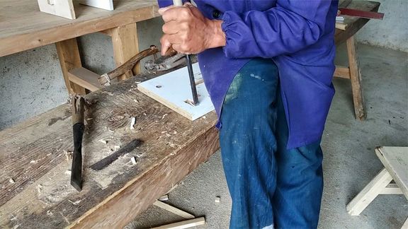 5分钟制作一张板凳,传统手艺真厉害,长见识了