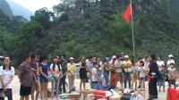 南宁爱心组织到凌云县伶站浩坤三合小学开展“六一”公益活动