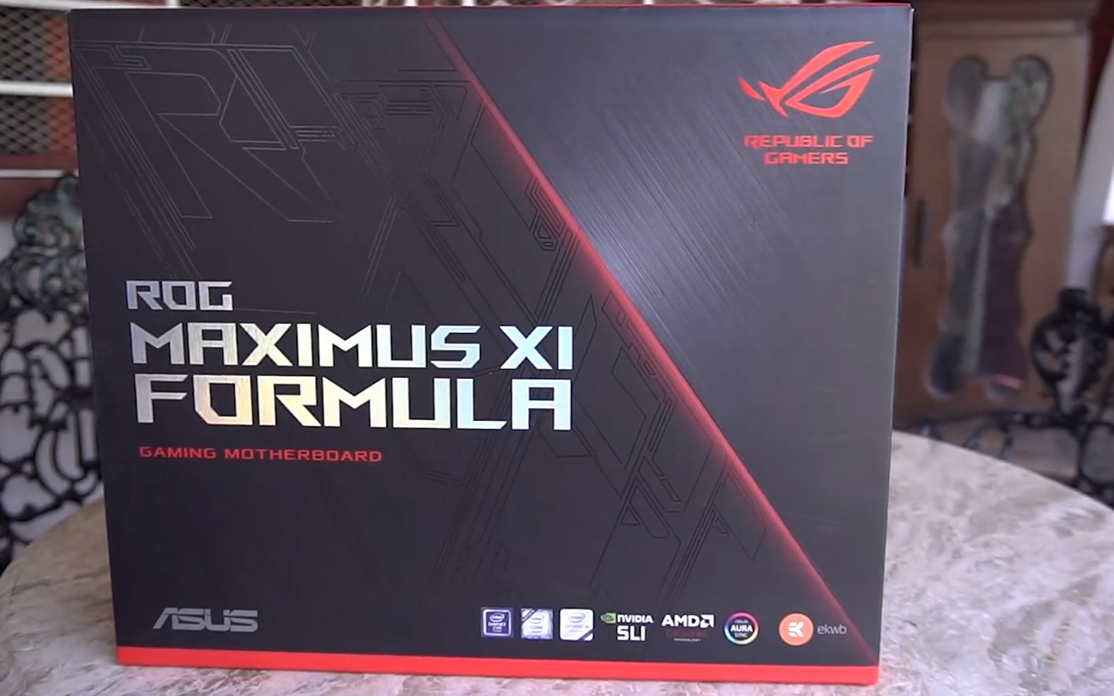 华硕Z390 RGB主板开箱,感觉真的特别吸睛,真香!