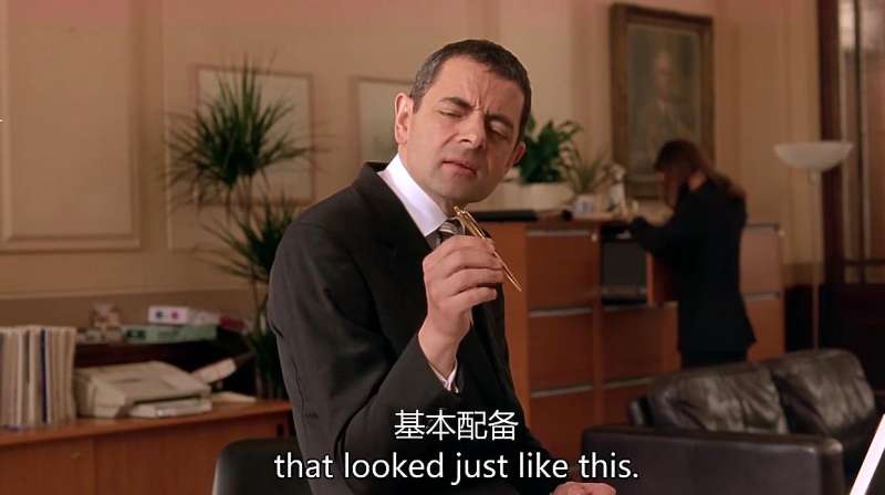 憨豆拿着暗器原子笔,摁了两下后,助理倒下了!