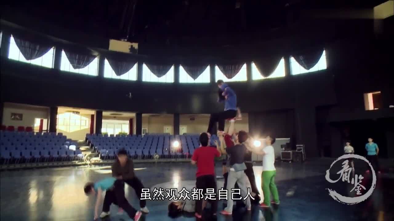 杂技演员高空坠落,他们的防摔技巧是什么?