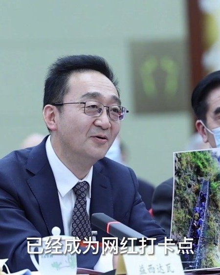 【政协委员向习近平总书记展示的“天梯”究竟长什么样?】3月6日...
